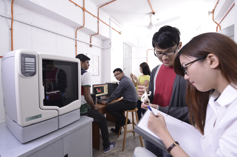 First City University College design students using the 3D Printer ...