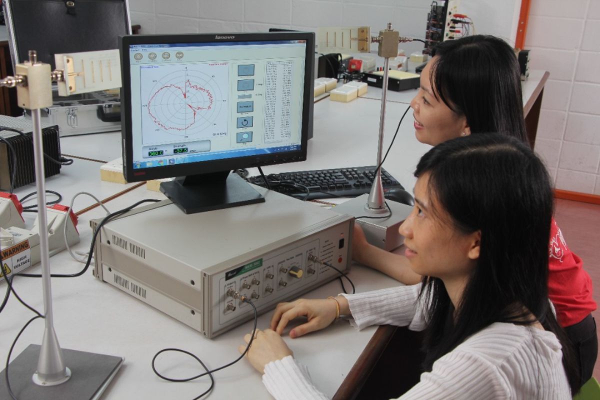 Communication and Signal Processing Lab at First City University ...